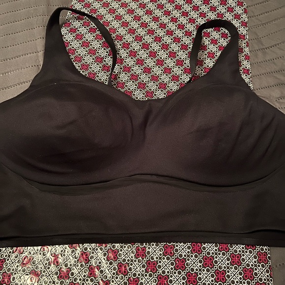 Victoria's Secret | Intimates & Sleepwear | 4 Vs Sports Bra | Poshmark